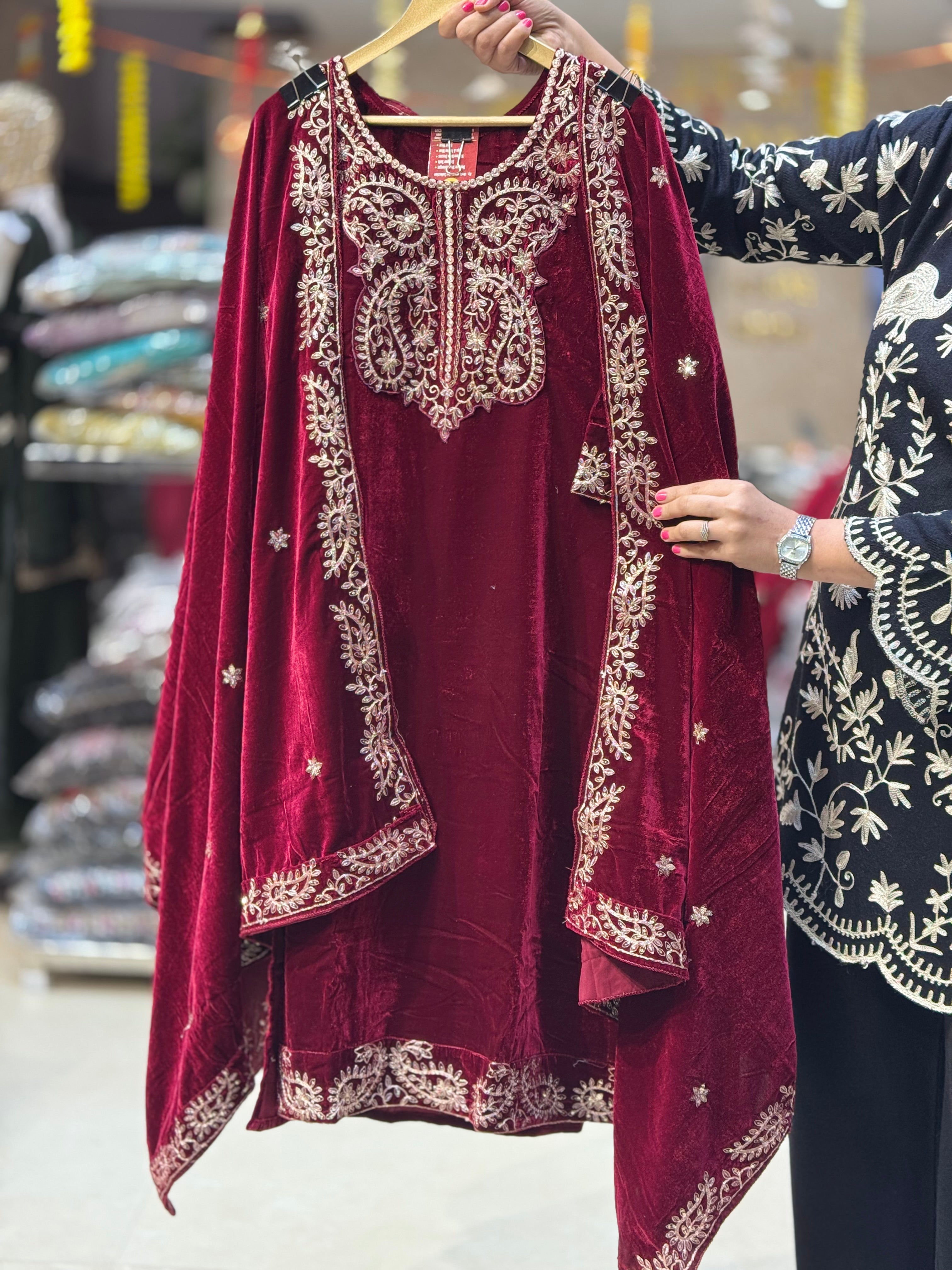 MEHROON GOLDEN THREAD WORK PARTY WEAR SUIT – Arsh Wardrobe Collection